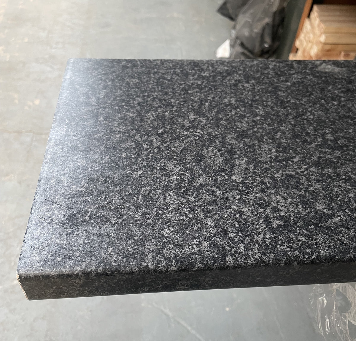 3050mm x 300mm x 38mm 5518BS Jet Postformed Kronospan Worktop off-cut ...